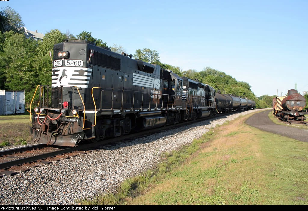 Wide Angle of WB H76 on the Lehigh line